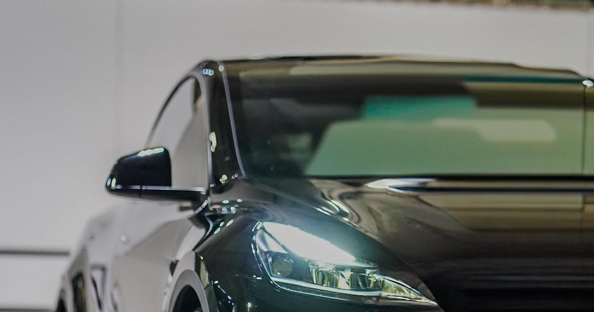 Parigi: Tesla car Transfer paris transfer di andata e ritorno o di sola ...