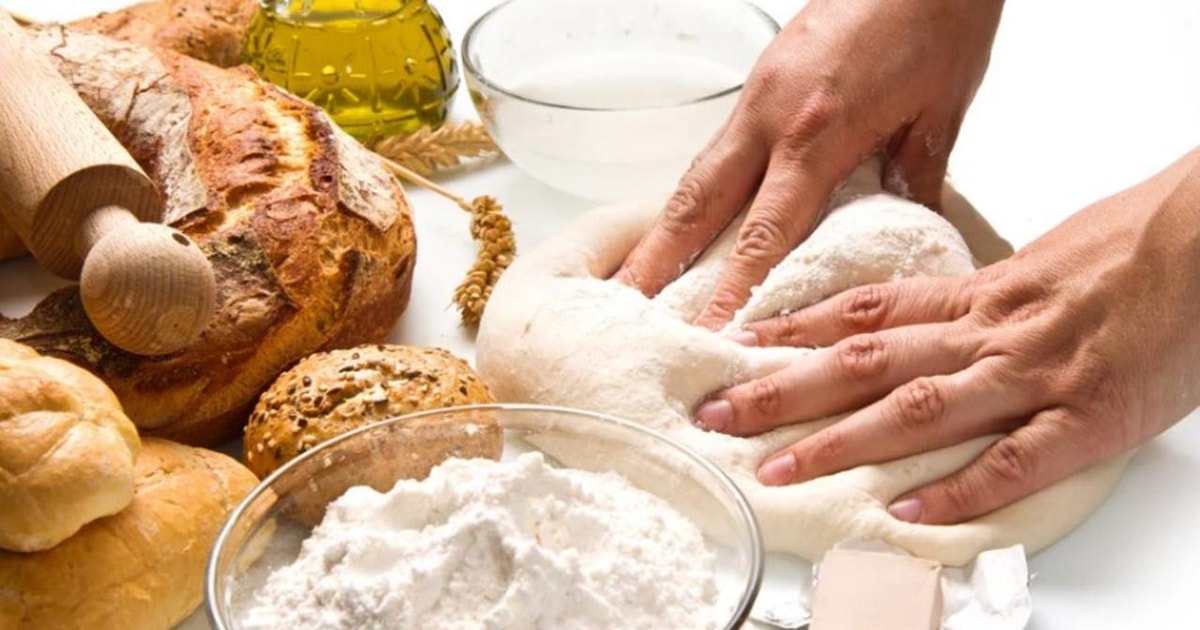 Santorin : visite d'un moulin à vent et cours de fabrication de pain ...