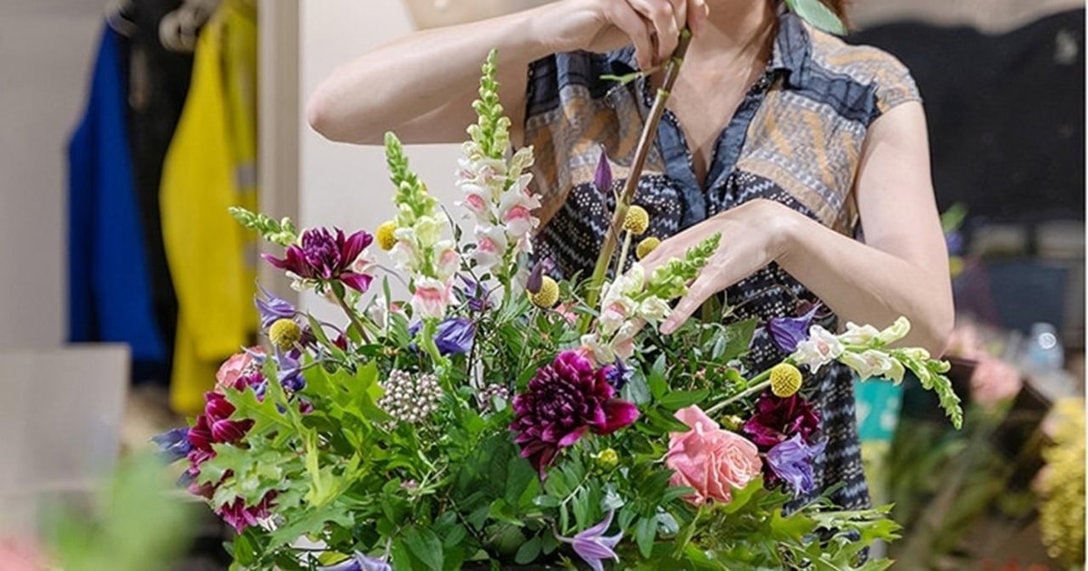 Vase Arrangement Workshop | GetYourGuide