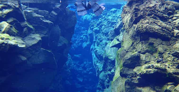 Golden Circle & Silfra Snorkeling Tour en grupo reducido | GetYourGuide