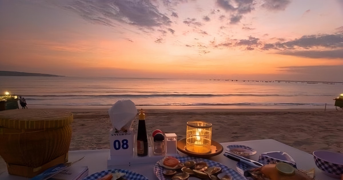 Bali: paquete de cena de marisco en la playa de Jimbaran con puesta de ...