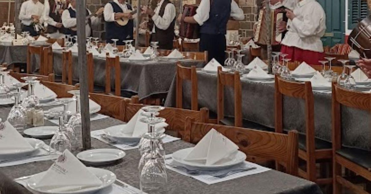 Madeira: Folkedansshow og traditionel lokal middag | GetYourGuide