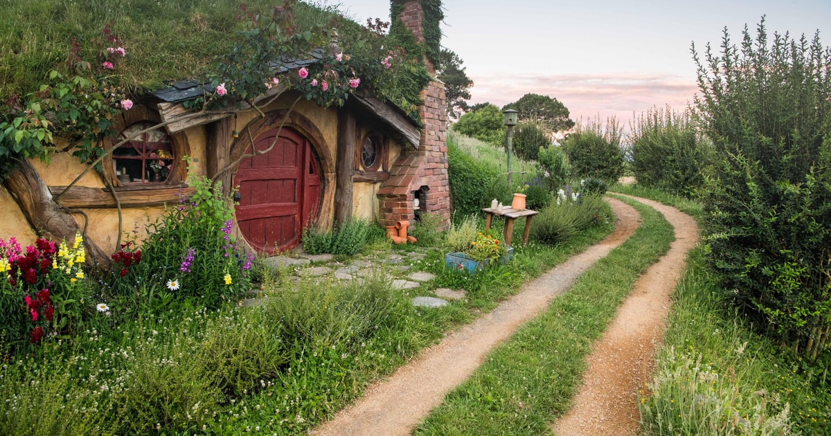 Auckland: Hobbiton Movie Set Tour with Buffet Lunch | GetYourGuide