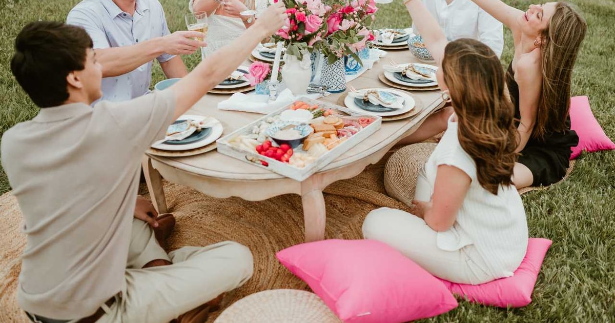 Memphis: Riverside Luxury Picnic on the Mighty Mississippi | GetYourGuide