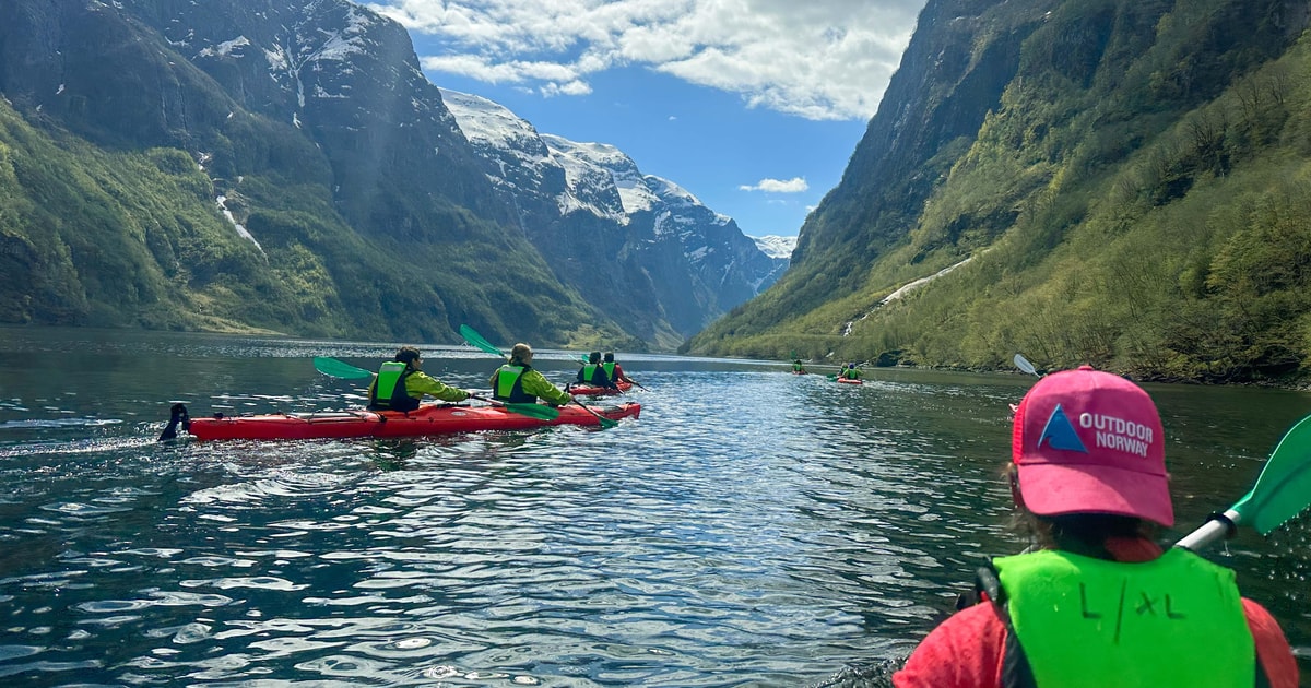 Excursión Guiada De Un Día En Kayak Por El Fiordo De Nærøyfjord