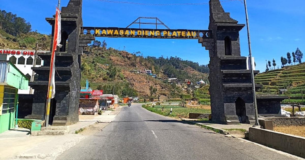 Von Yogyakarta aus: Goldener Sonnenaufgang Dieng Plateau Ganztagestour ...