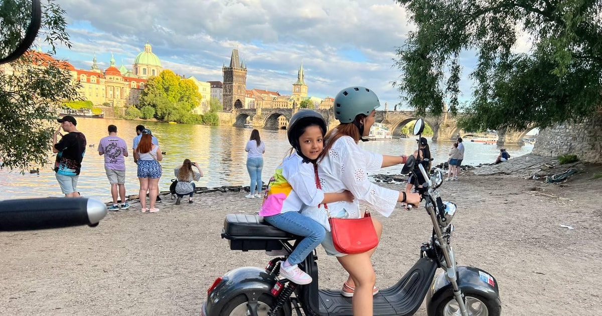 Praga 3 Horas Gran Recorrido en E-scooter Fat-tire | GetYourGuide