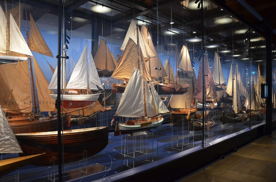 Visita sin colas al Museo Marítimo Nacional y Casco Antiguo | GetYourGuide