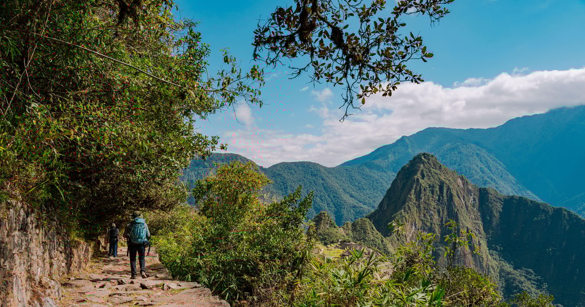 Cuzco: 2 días por el Camino Inca a Machu Picchu con el tren Vistadome ...