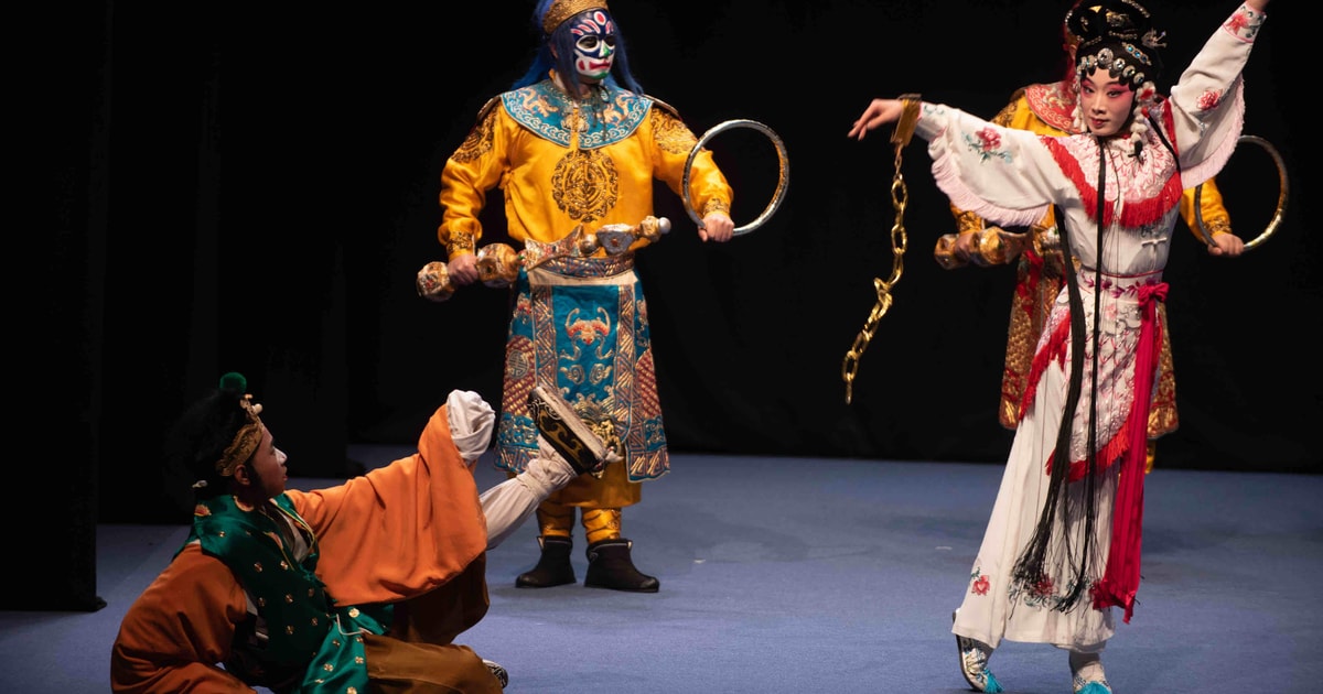 Sichuan Opera night show Jinjiang theater tickets | GetYourGuide