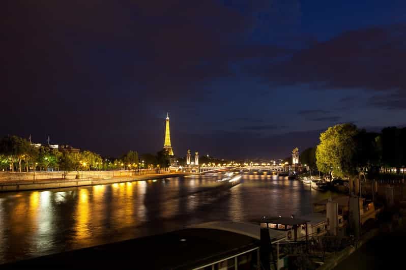 Paris Illuminated Walking Tour in Spanish | GetYourGuide