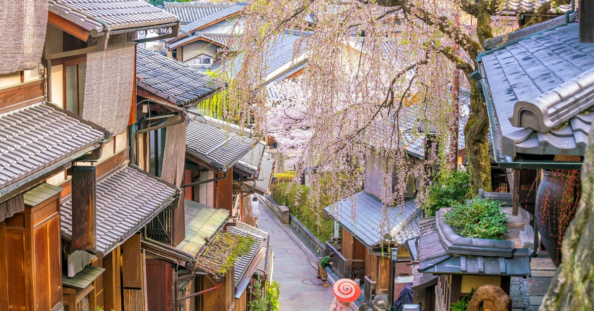 Kyoto: Private Highlights Tour with Guide and Luxury Vehicle | GetYourGuide