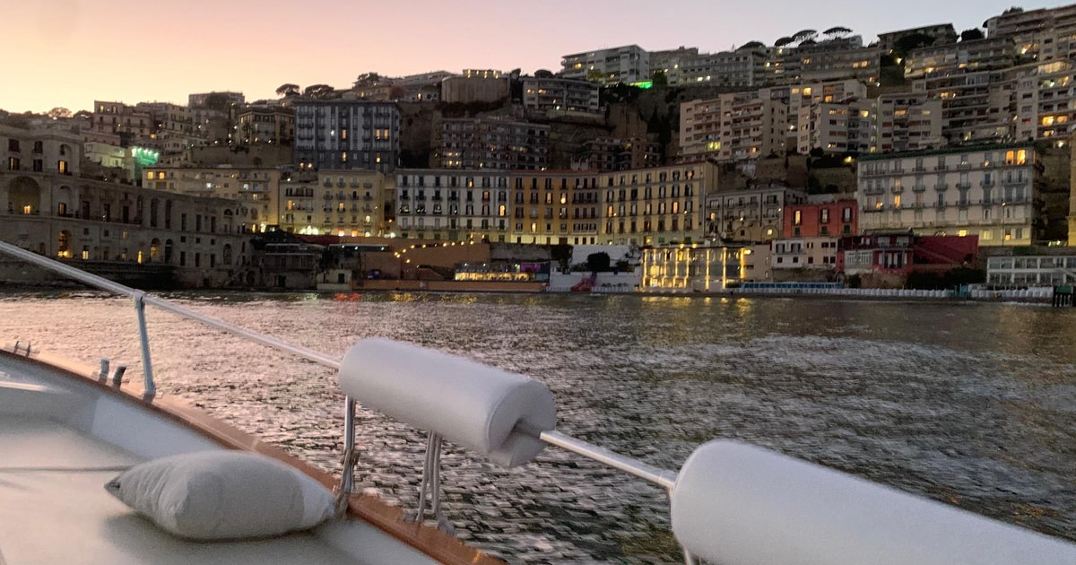 Neapel Golden Hour: Aperitif im E-Boot zwischen Castel dell'Ovo und ...