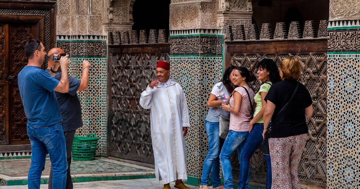 Fez: visita guiada a la madraza Al-Attarin con entrada sin colas ...