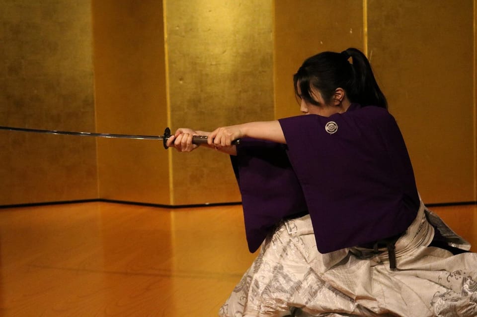 Kioto: Espectáculo de Danza con Espada Tradicional Samurai Kenbu ...