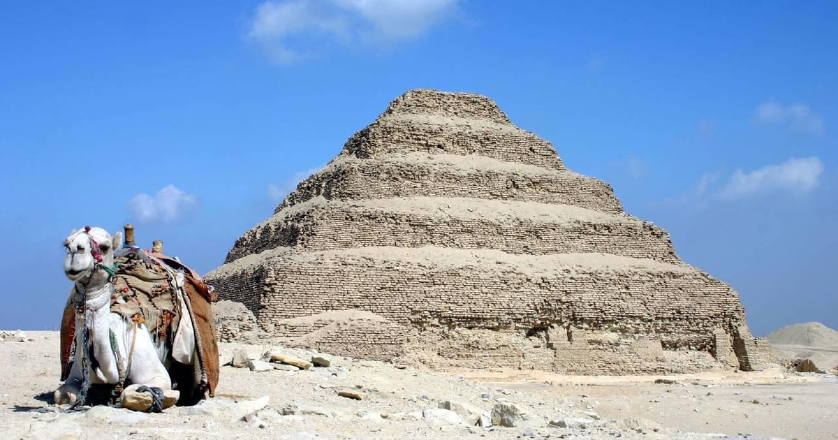 Fra Alexandria havn: Privat tur til Giza-pyramiderne og Sakkara | GetYourGuide
