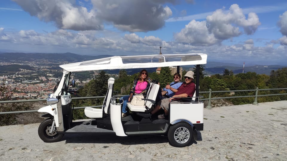 Recorridos turísticos en Tuk-Tuk eléctrico por Guimarães | GetYourGuide