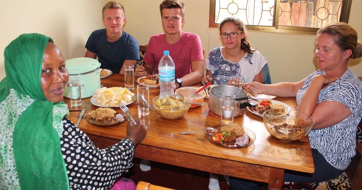 Mama Aziz Food Court | GetYourGuide