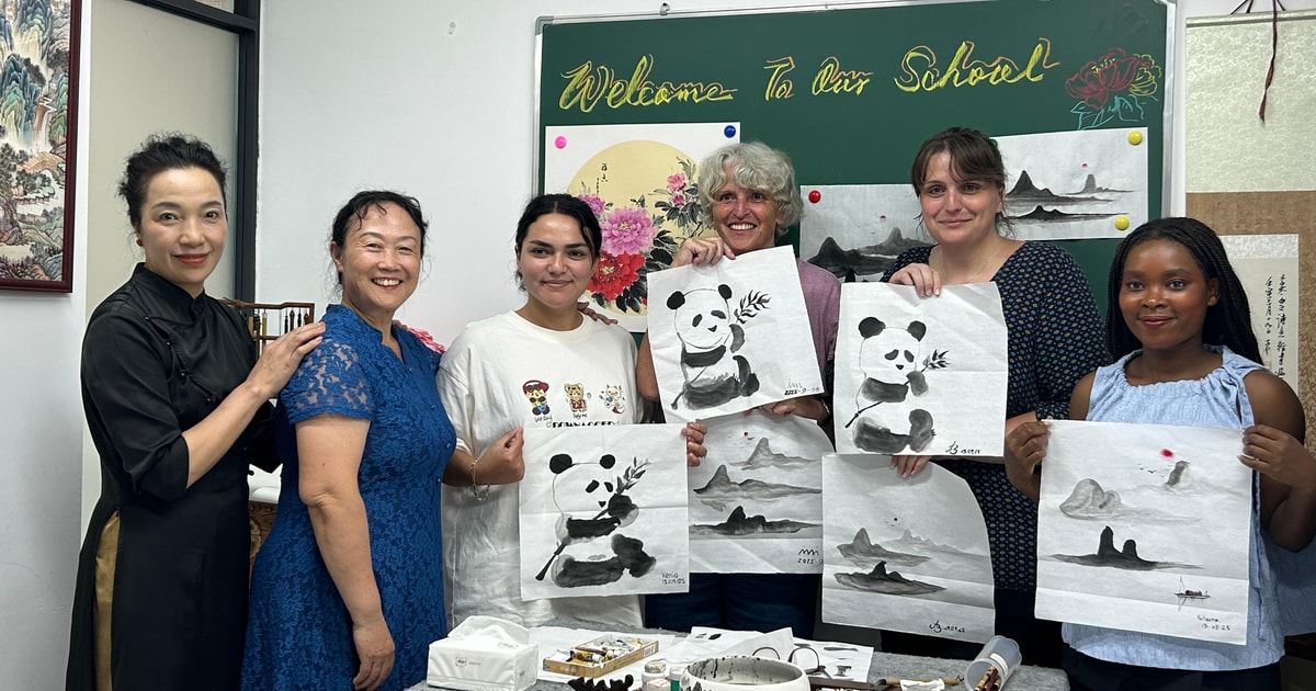 Chengdu: Chinese Calligraphy & Chinese Painting Class | GetYourGuide