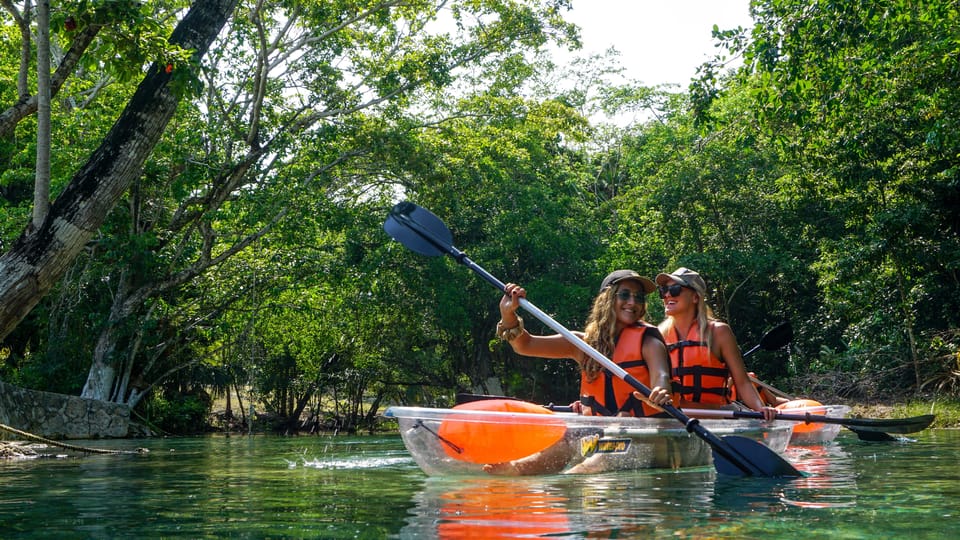 Kayak Claro en la Laguna de Bacalar | GetYourGuide