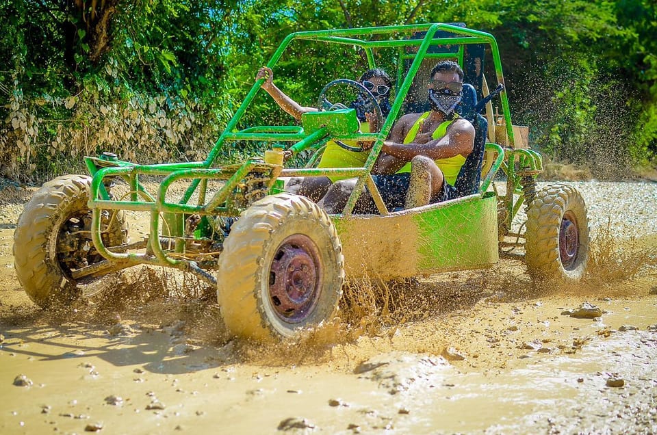 Tour de medio día en Buggy a la Cueva del Agua y la Playa de Macao ...