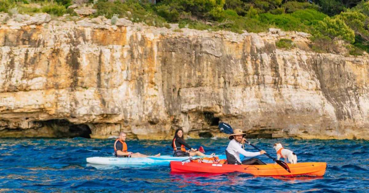 Pula: Kajak-tur til tre øer med grottefotografering og snorkling ...