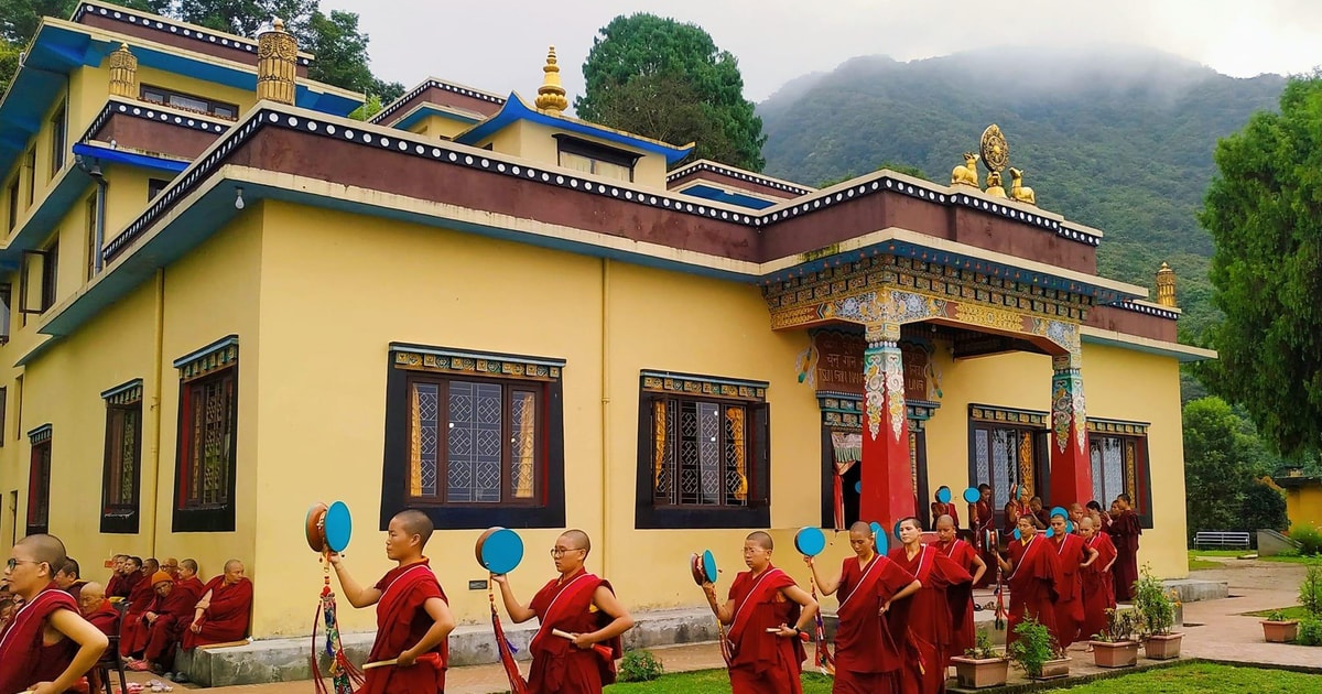 Retiro de 1 mes en un monasterio budista de Katmandú | GetYourGuide