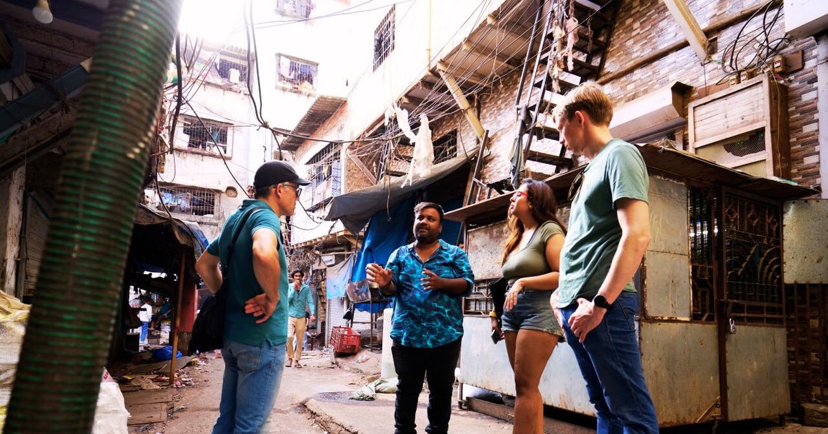 Mumbaj: Wycieczka po slumsach Dharavi | GetYourGuide