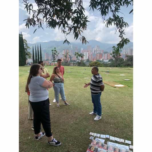 Pablo Escobar and Comuna 13 : A History of Contrasts | GetYourGuide