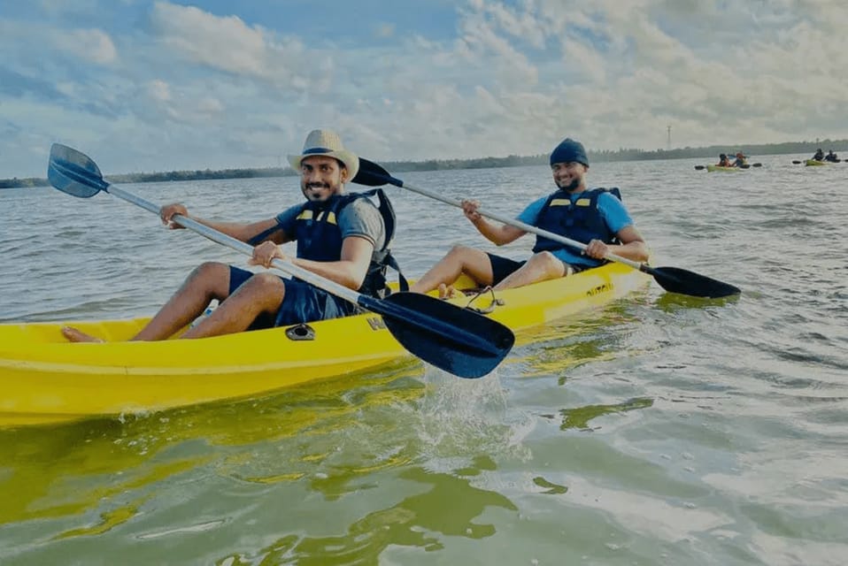 Kayak al atardecer en Negombo | GetYourGuide