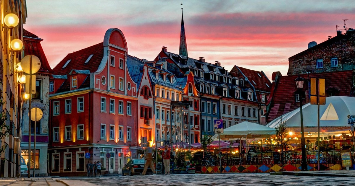 Riga Medieval tour guiado combinado a pie/transporte | GetYourGuide