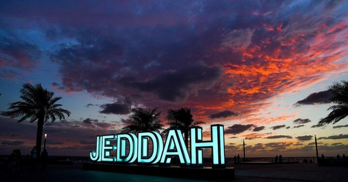 Jeddah: Private City Sightseeing Night Tour with Local Guide | GetYourGuide