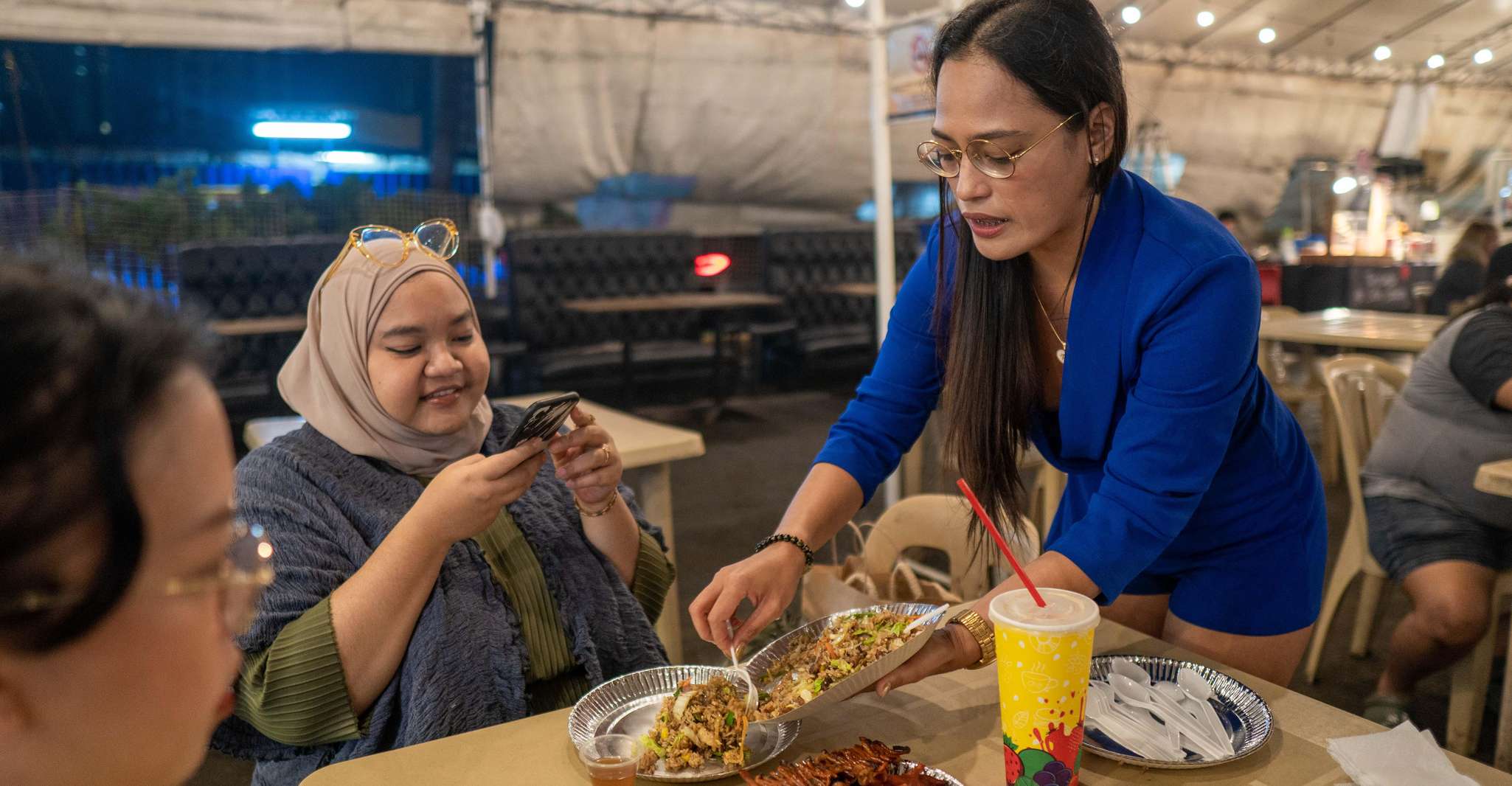 ⭐ Taste the Filipino Street Food in Manila with V ⭐ | Guided Tour in Makati