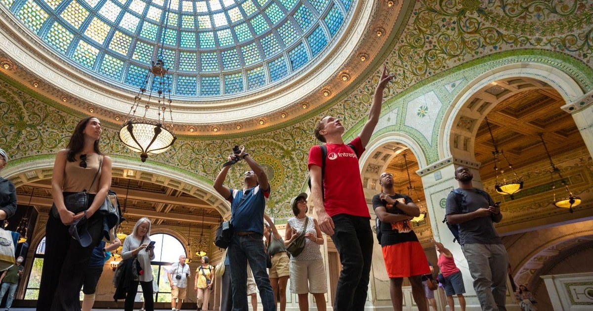 Chicago Walk: Prohibition, Architecture & Hidden Gems | GetYourGuide