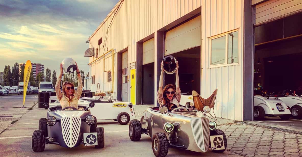 Bucarest: CityTour en un mini hot rod único en su especie | GetYourGuide