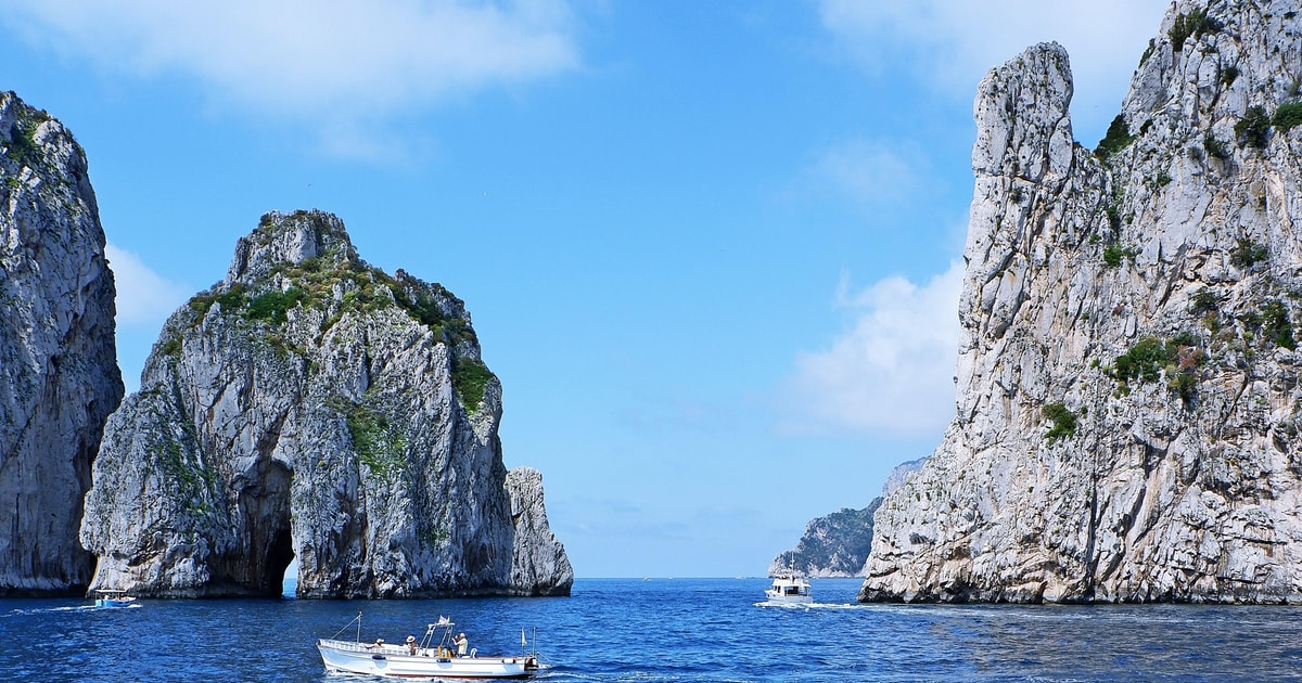 Capri per boot: panoramische tour met zwemmen, aperitief en uitzicht op ...