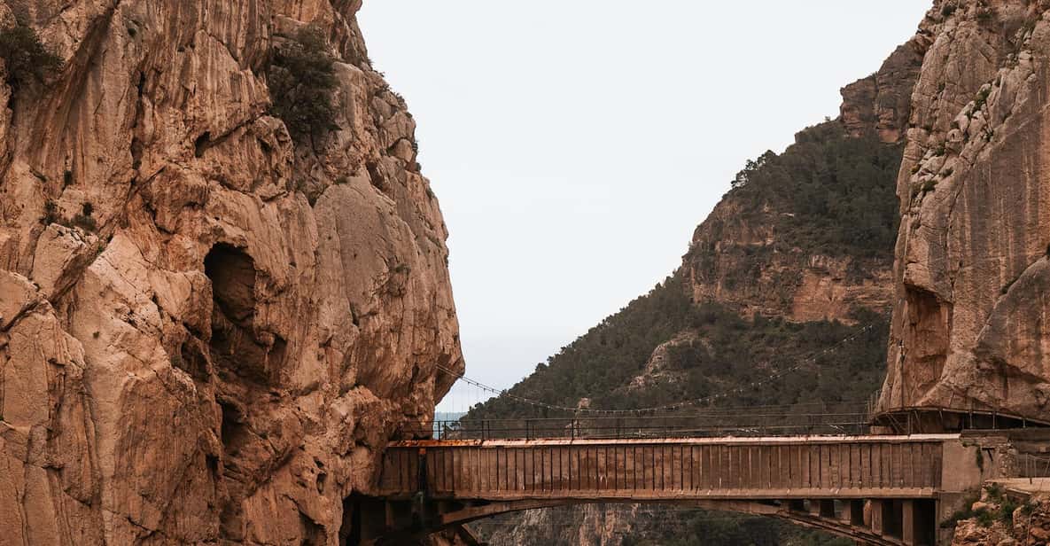 El Chorro: Caminata "Caminito del Rey" + Visita guiada en bicicleta ...