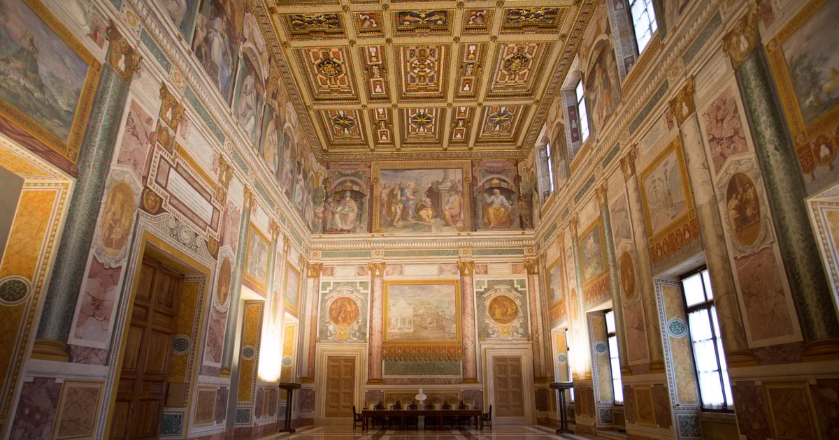 The Lateran Palace: The House of the Bishop of Rome | GetYourGuide