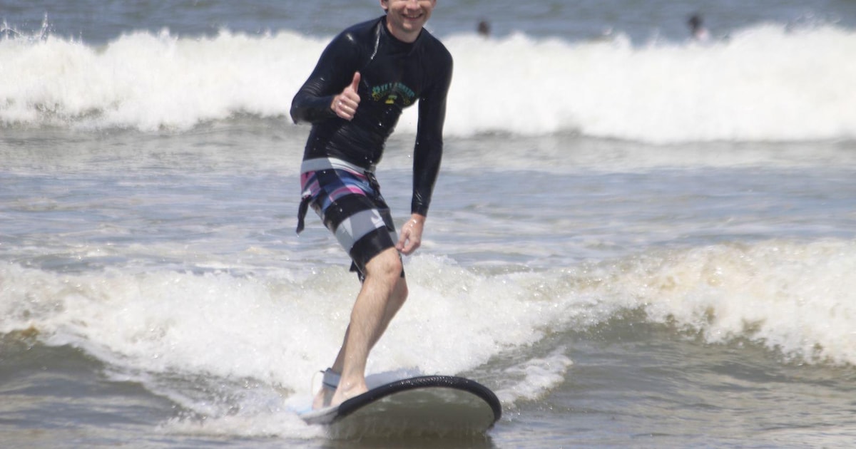 Clases de surf para principiantes e intermedios en la playa de Kuta ...