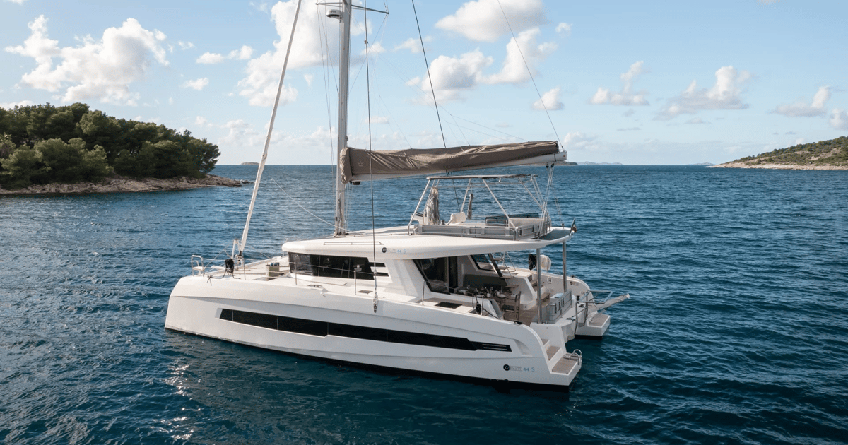 Albufeira: Algarve Halbtags-Katamaran-Charter | GetYourGuide