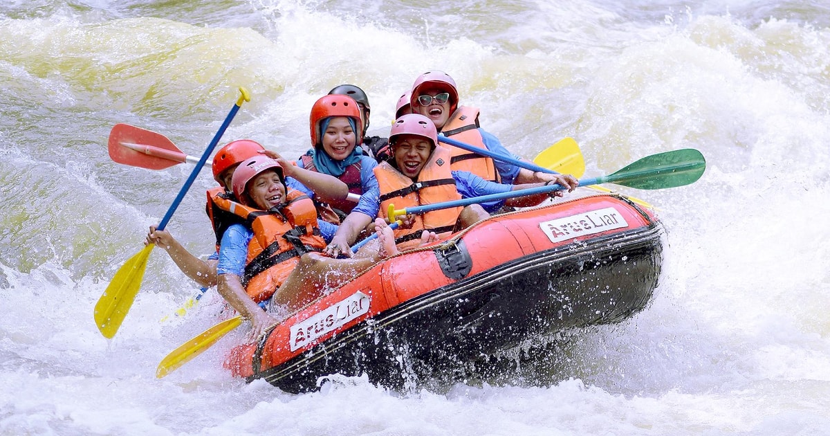 Ubud: Dobrodružství na raftu na řece s obědem a volitelným vyzvednutím ...