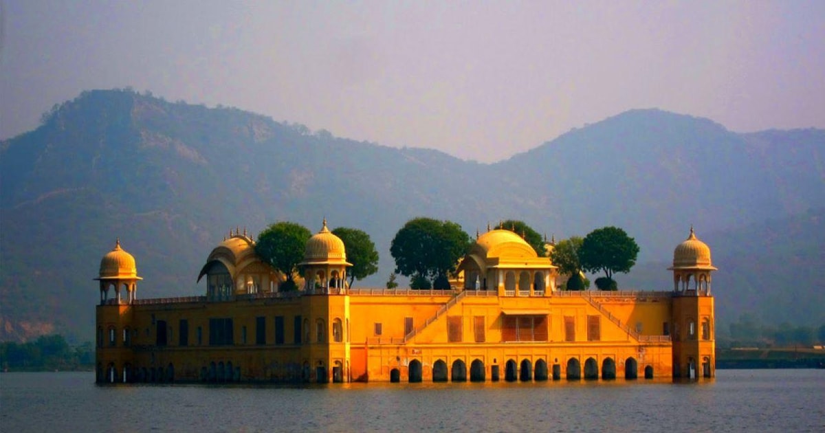 Da Delhi: escursione di un giorno a Jaipur con il Forte Amber e il City ...
