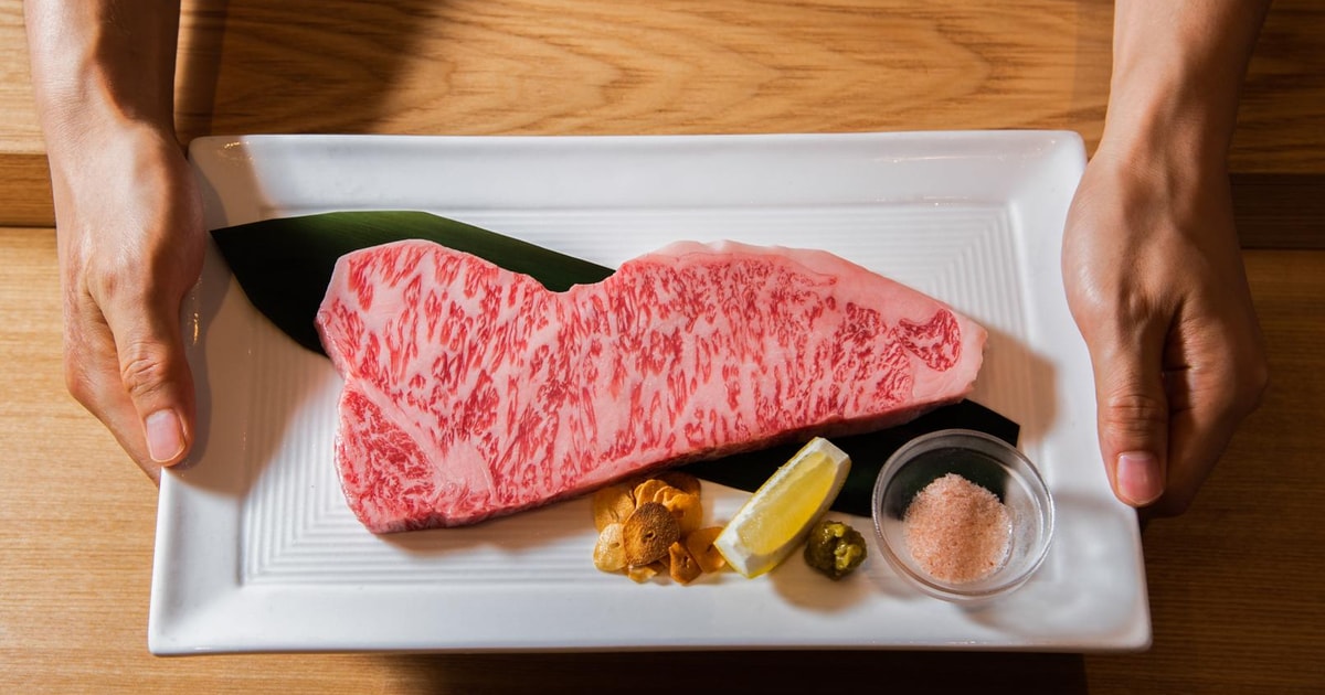 Cena Degustación de Wagyu y Sake en Shinjuku | GetYourGuide