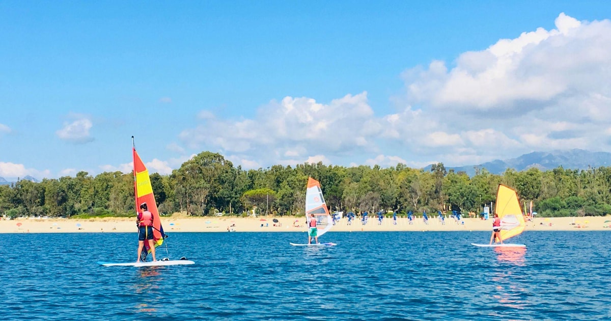 Bari Sardo : cours de windsurf de base | GetYourGuide