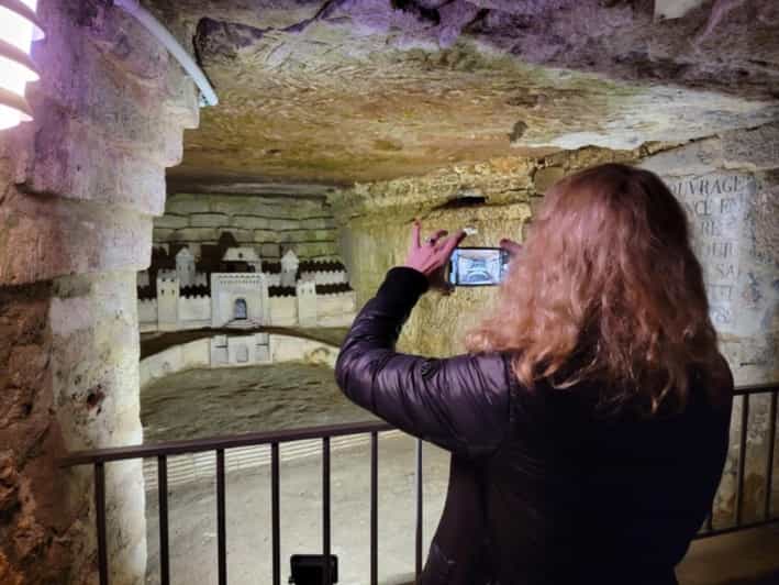 Parigi: Tour delle Catacombe con aree riservate | GetYourGuide