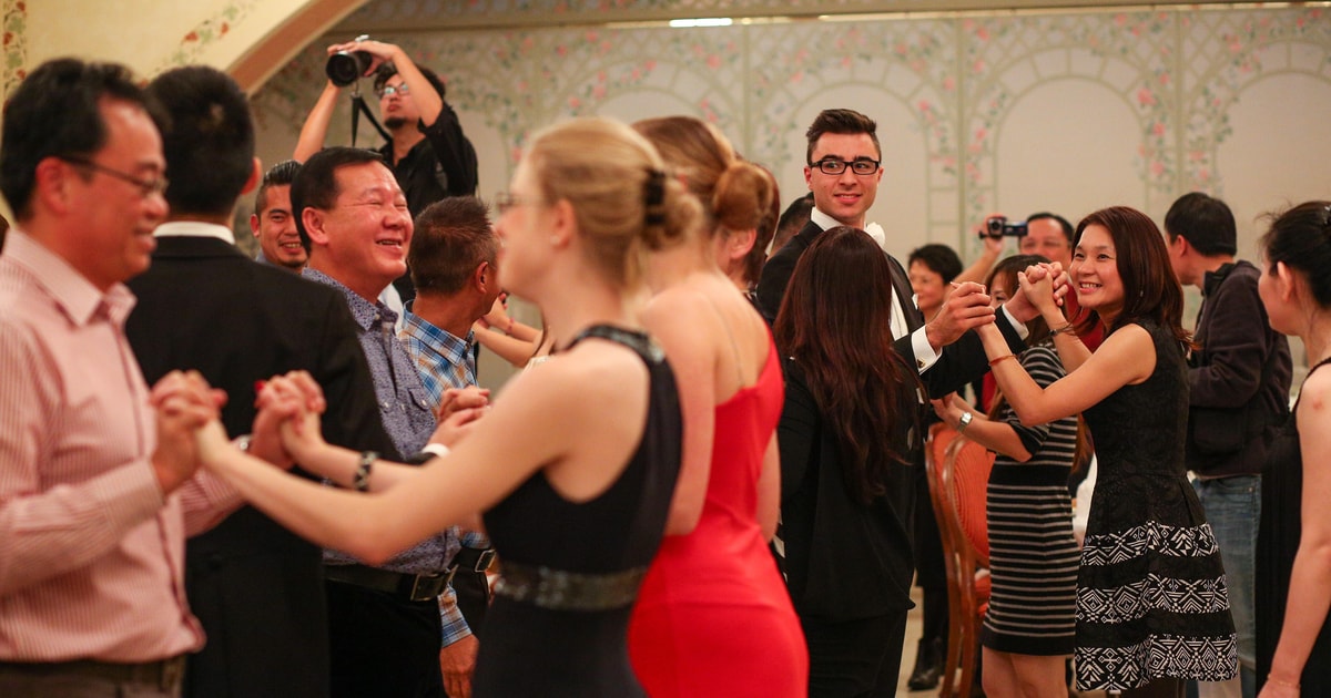 Wien: Walzer in die Ballsaison | GetYourGuide