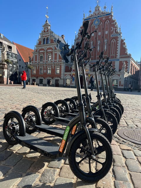 Lo más destacado de Riga Excursión en grupo en e-scooter de rueda ...
