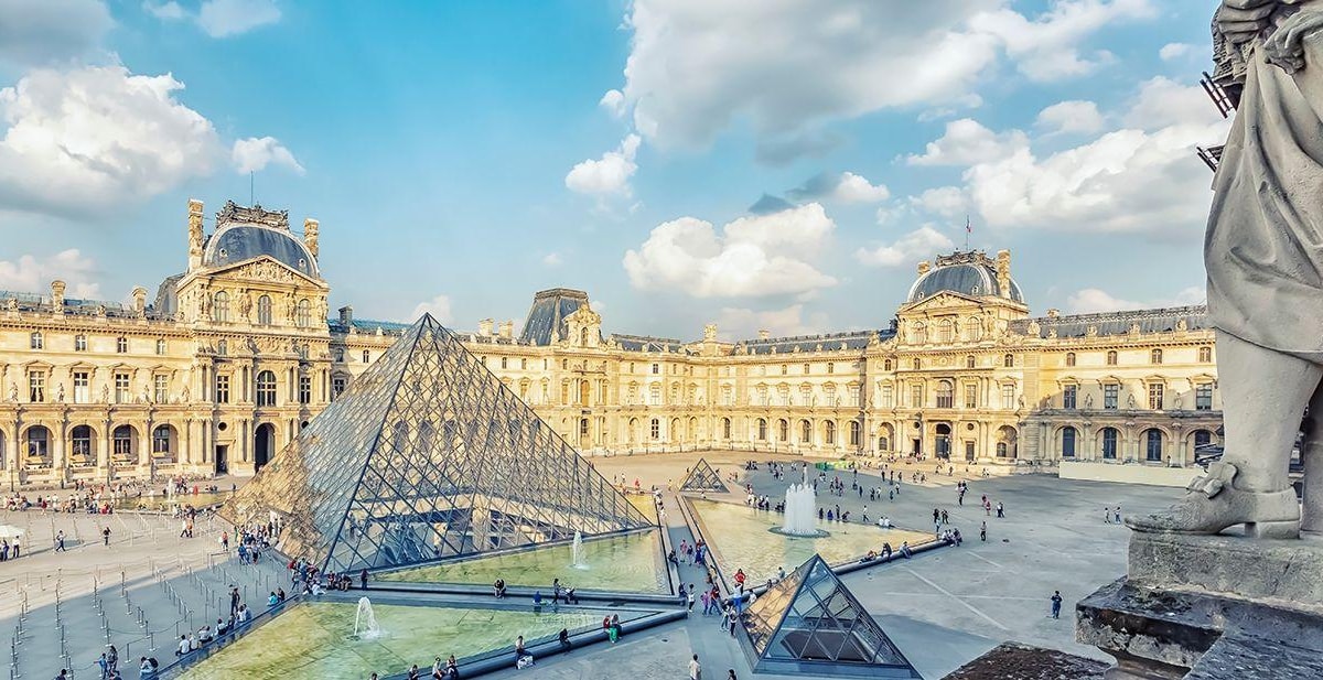 Parijs: het geheim van de gevels van het Louvre Rondleiding | GetYourGuide