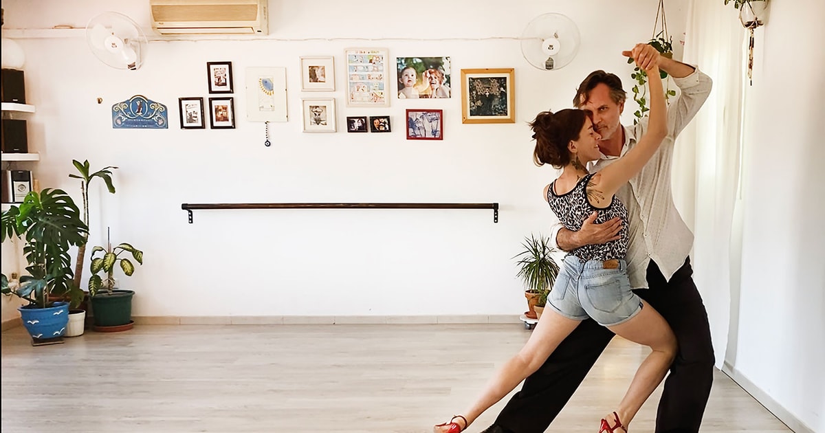 Barcelona: Rooftop Tango Lesson with Drinks and Videos | GetYourGuide