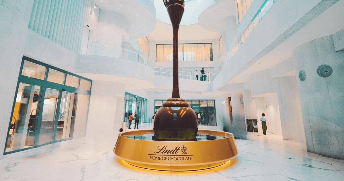 Lucerne: Lindt Chocolate Premium Tour W/ Pickup & Photoshoot | GetYourGuide